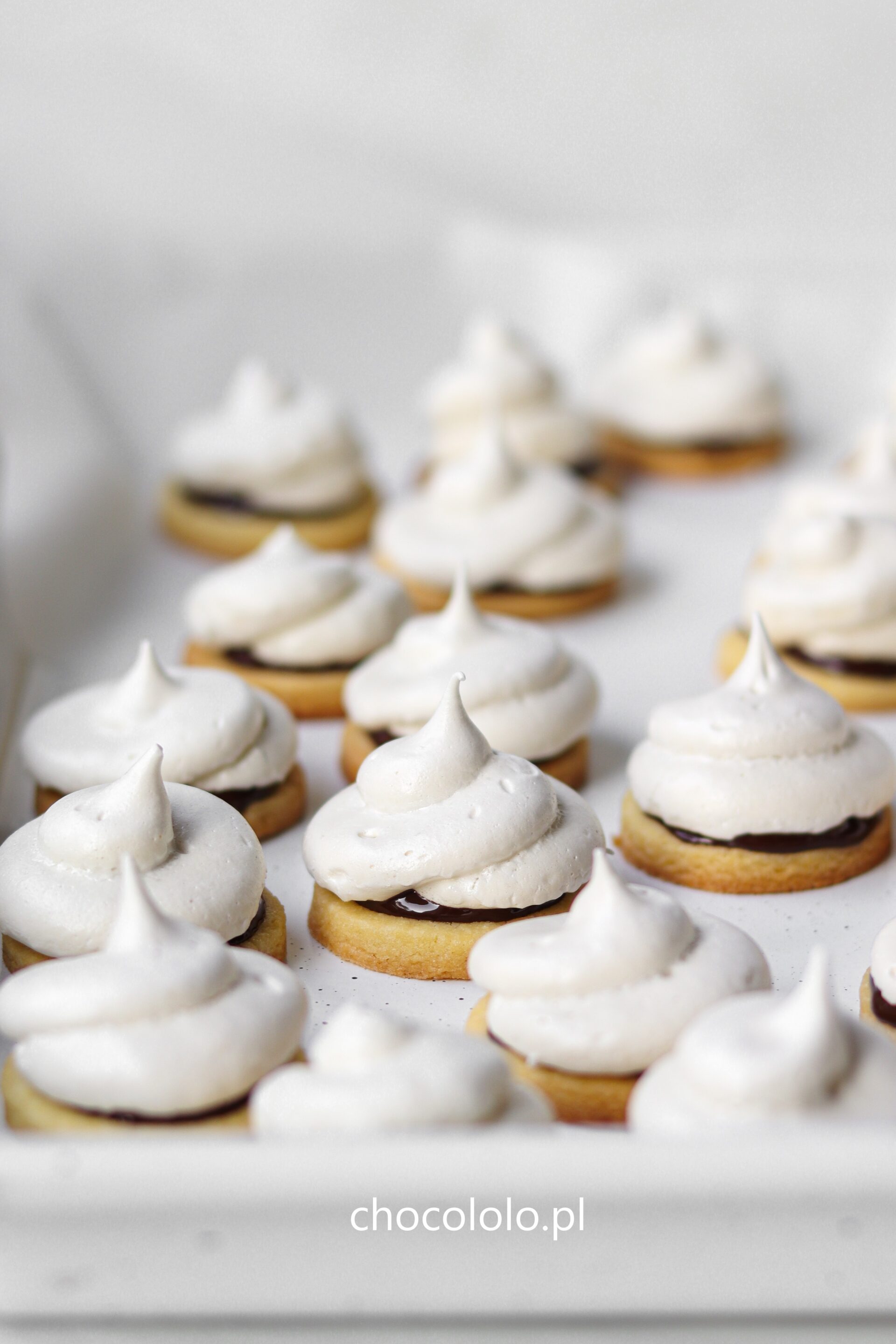 Ciasteczka z bezą i czekoladą - Chocololo.pl - czekoladowy blog
