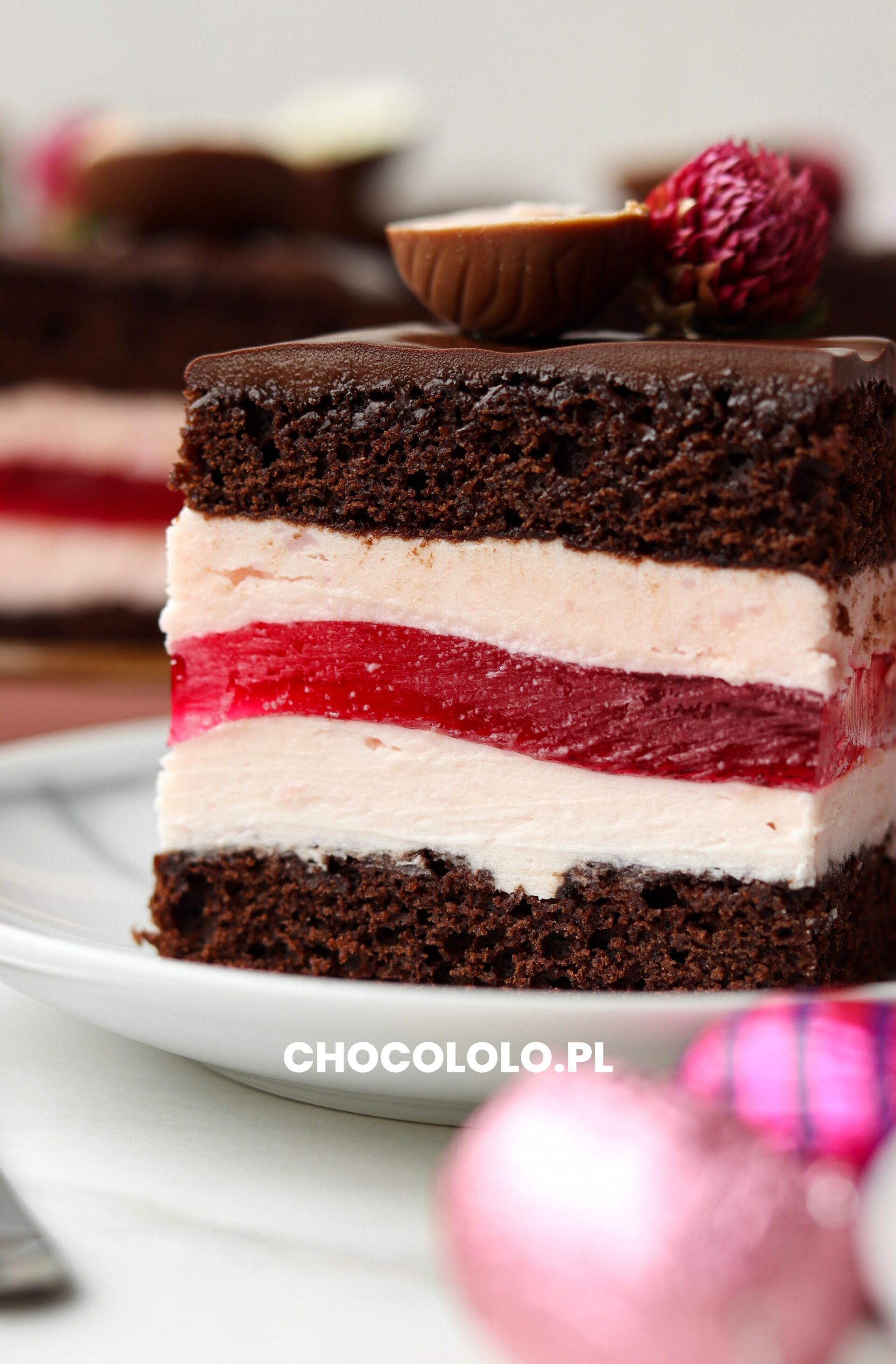 Ciasto czekoladowe z kremem malinowym i galaretką - Chocololo.pl - czekoladowy blog