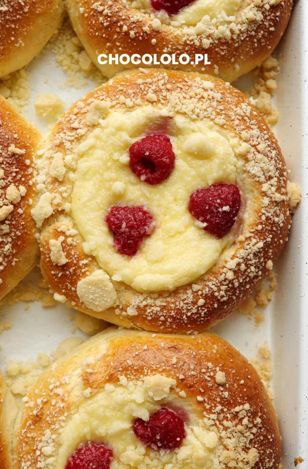 Drożdżówki z serem, malinami i białą czekoladą - Chocololo.pl ...
