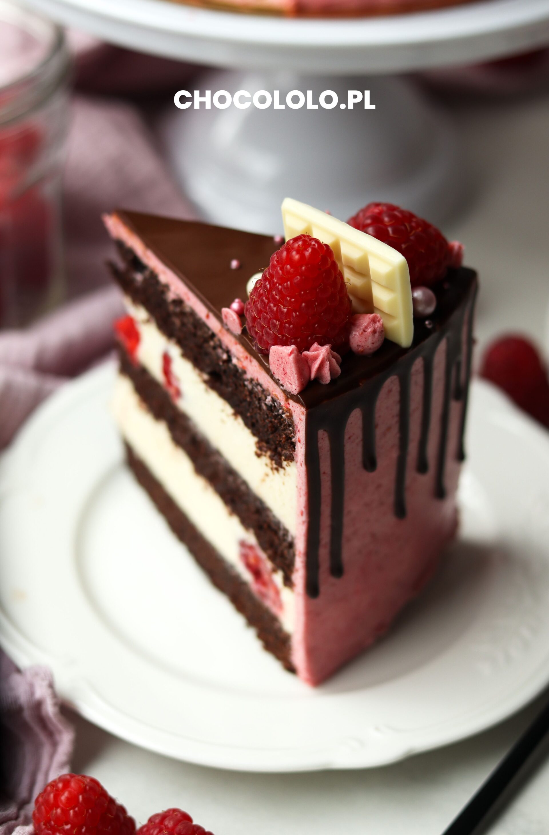 Tort z malinami i musem z białej czekolady - Chocololo.pl - czekoladowy ...