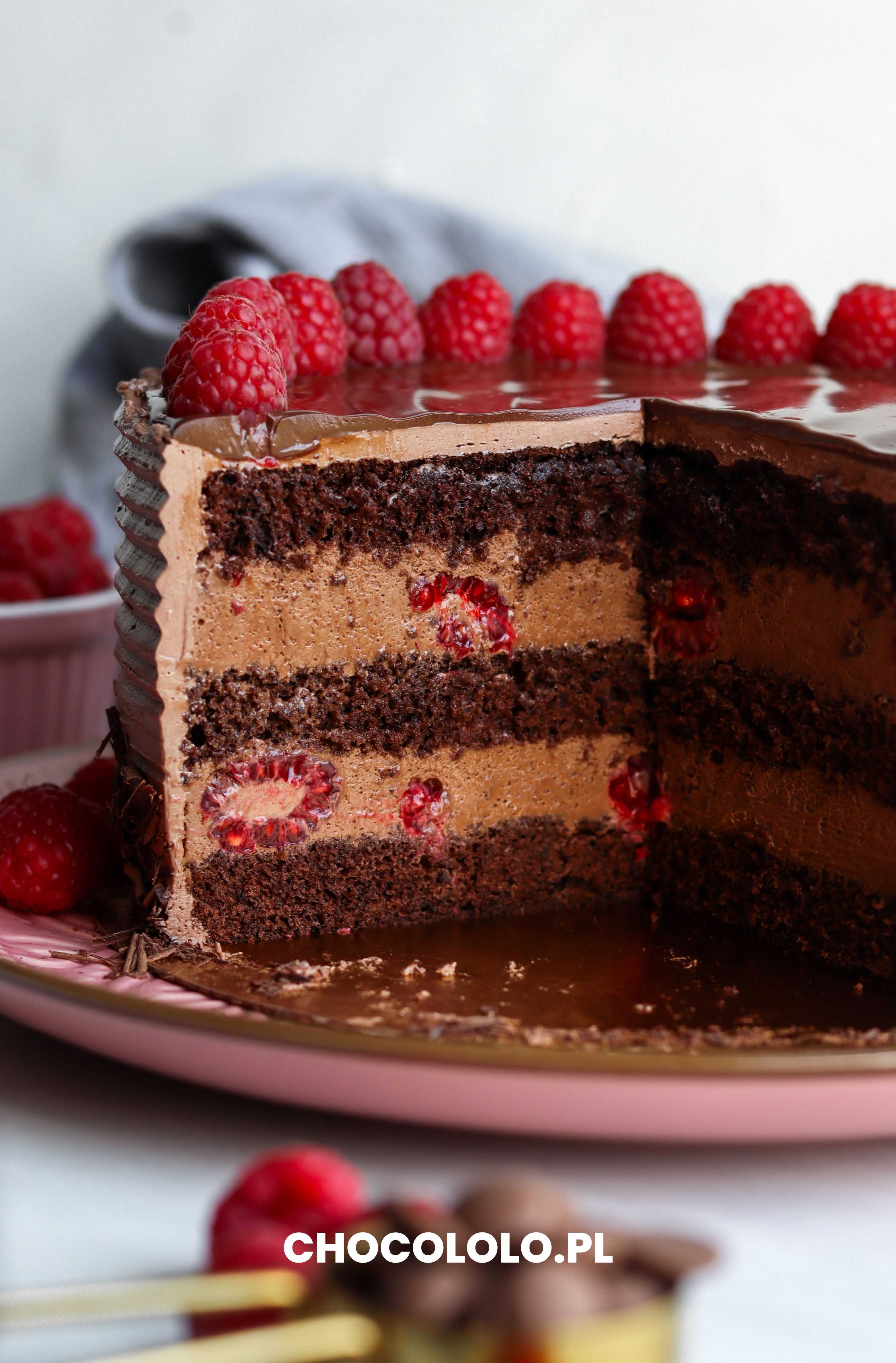 Tort z malinami i musem czekoladowym - Chocololo.pl - czekoladowy blog