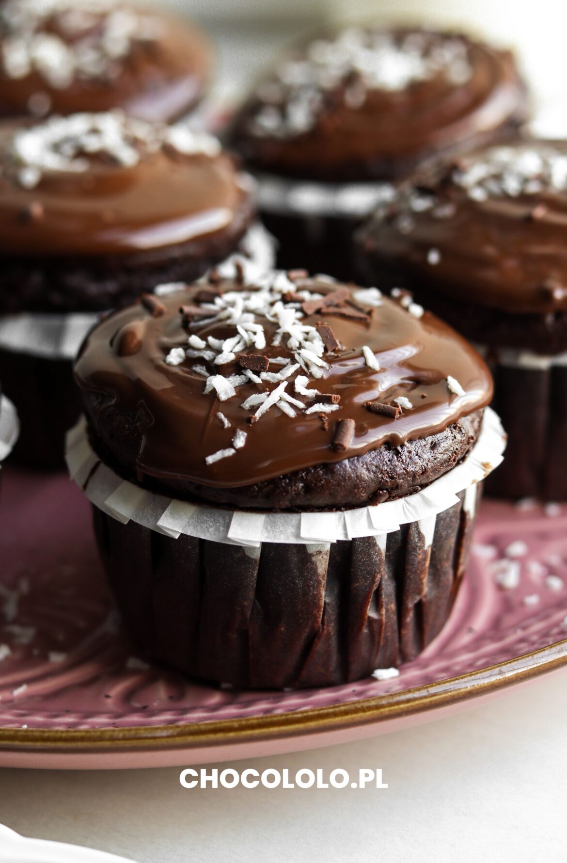 Muffinki Izaura, czyli czekoladowe muffiny z masą serową - Chocololo.pl ...