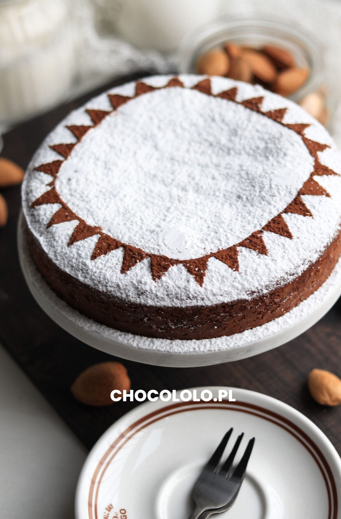 Torta Caprese (włoskie ciasto czekoladowo-migdałowe) - Chocololo.pl - czekoladowy blog