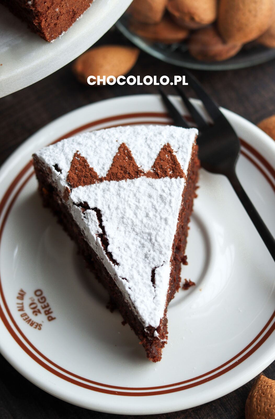 Torta Caprese (włoskie ciasto czekoladowo-migdałowe) - Chocololo.pl - czekoladowy blog