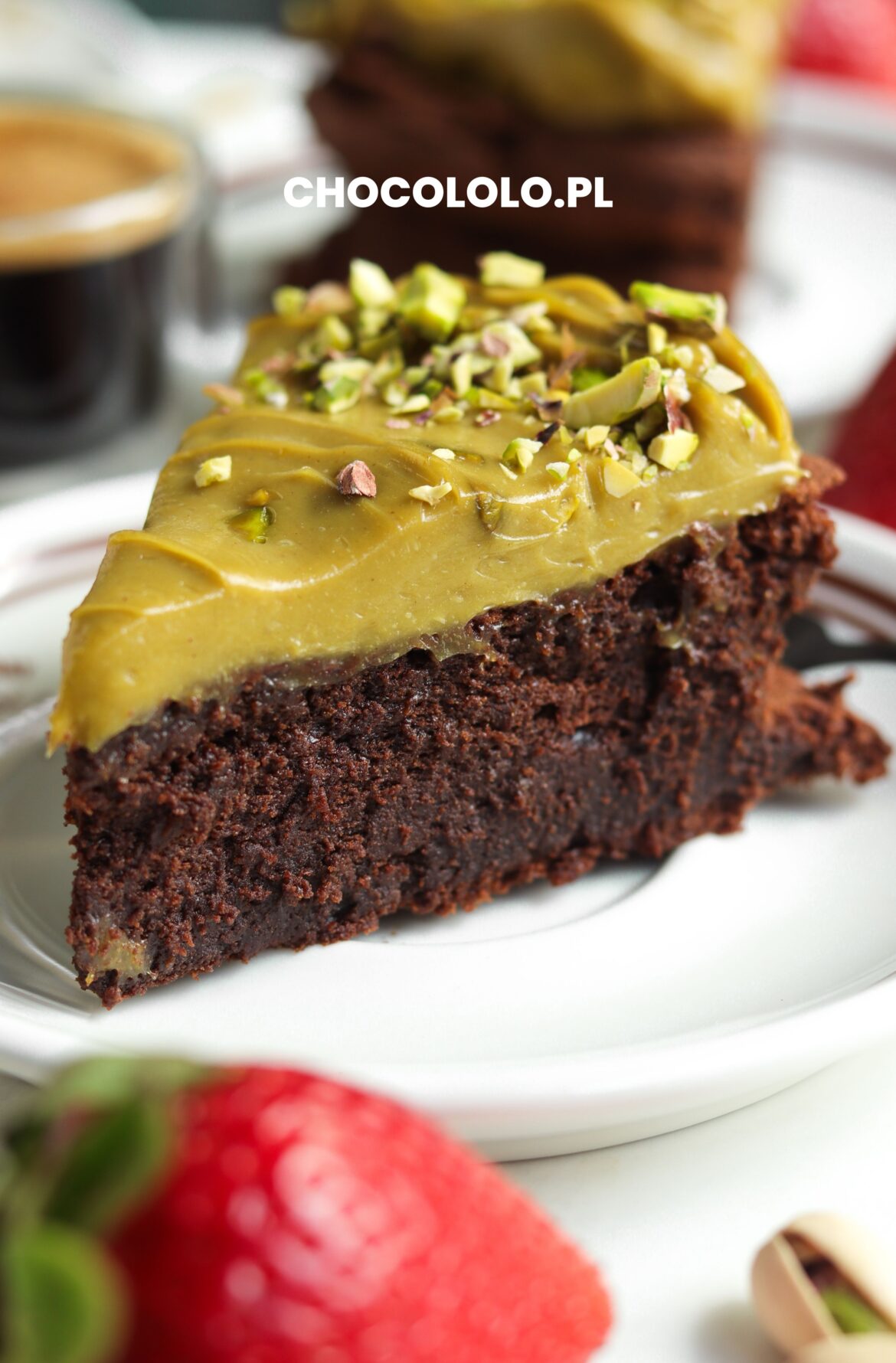Ciasto czekoladowe z kremem pistacjowym - Chocololo.pl - czekoladowy blog