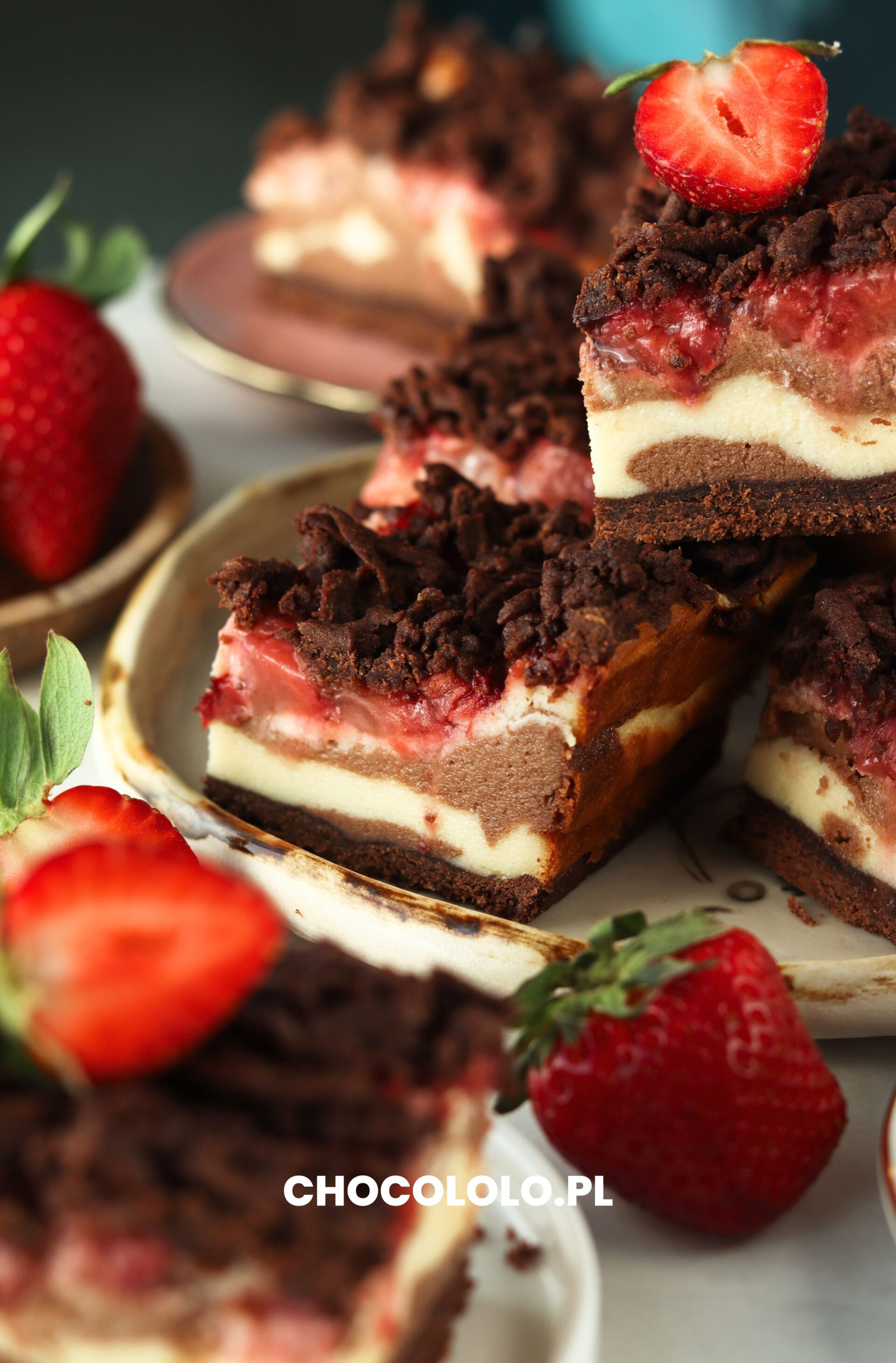 Łaciaty sernik z truskawkami - Chocololo.pl - czekoladowy blog